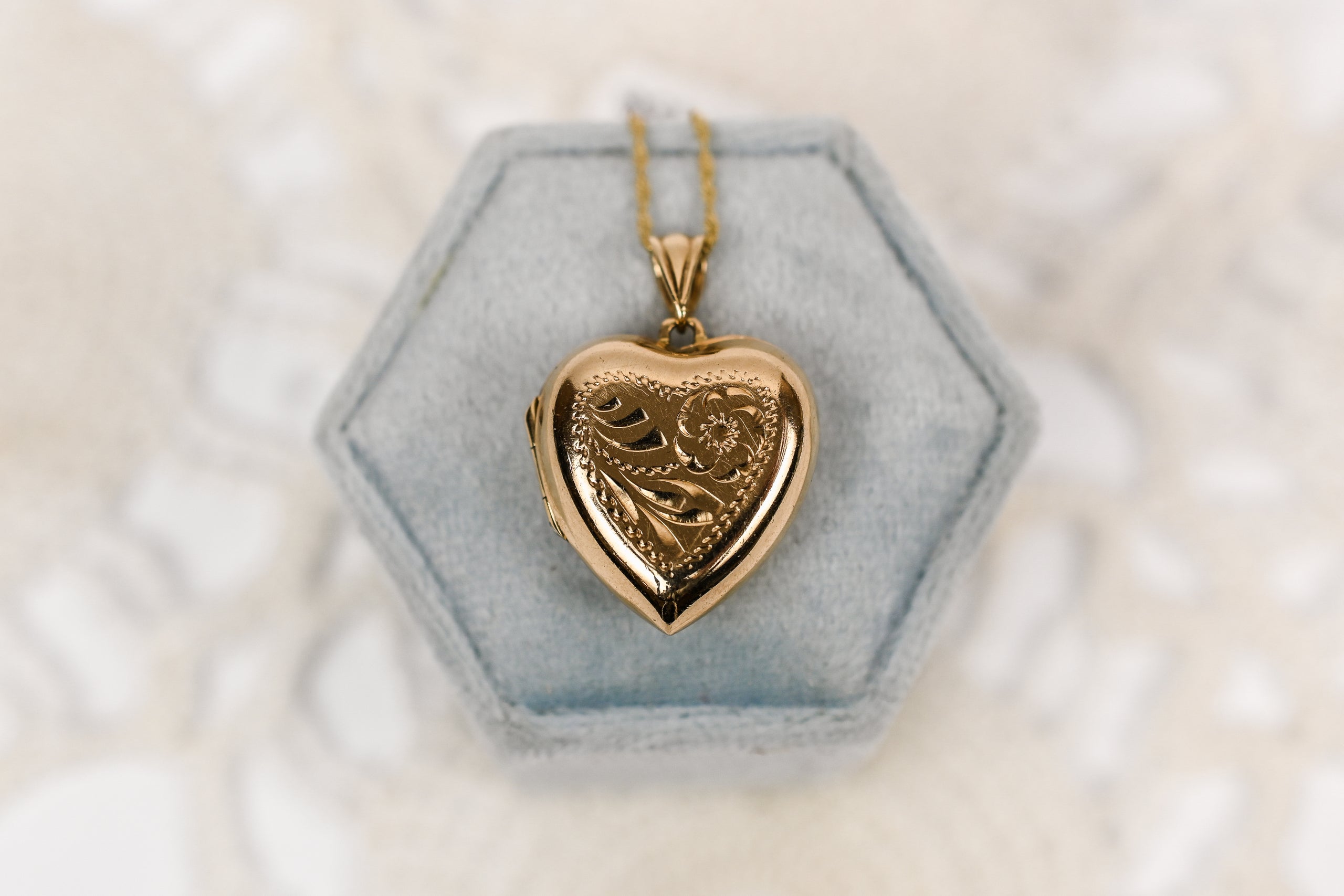 Vintage Heart Locket Solid Gold | FLUX and STONE JEWELRY